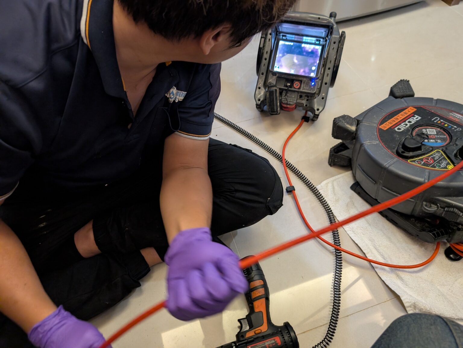 DIY通管器卡死，最後還是靠專業救援！ - 久大管道工程有限公司