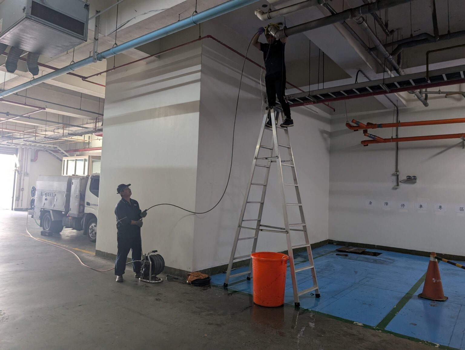 水刀通管配合內視鏡檢查徹底解決被水泥堵塞的幹管 - 久大管道工程有限公司